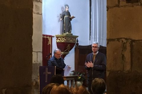 “A igreja doméstica não envia os filhos para a catequese; faz ela ...