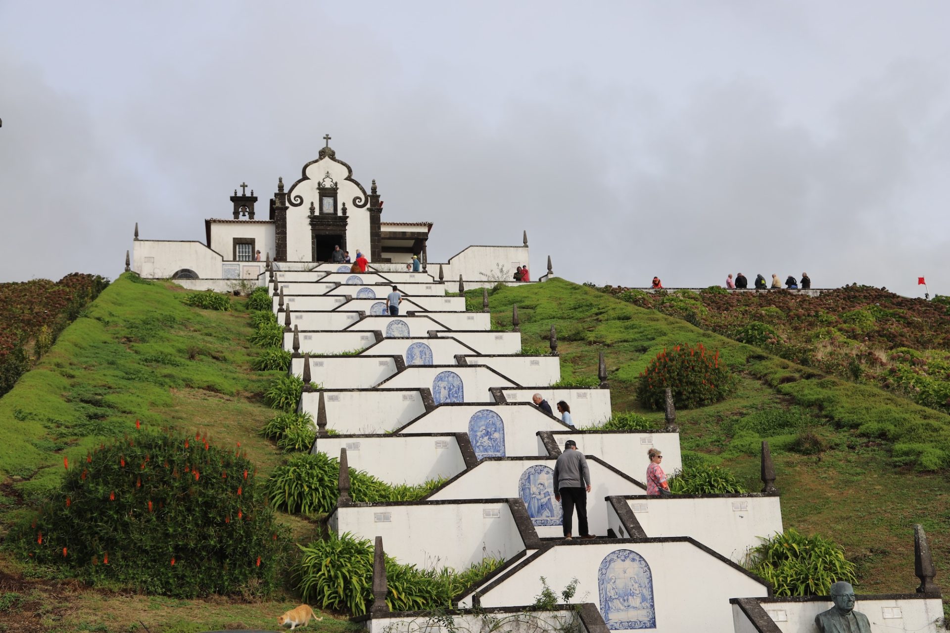Ermida de Nossa Senhora da Paz elevada a santuário em dia de Ano Novo ...